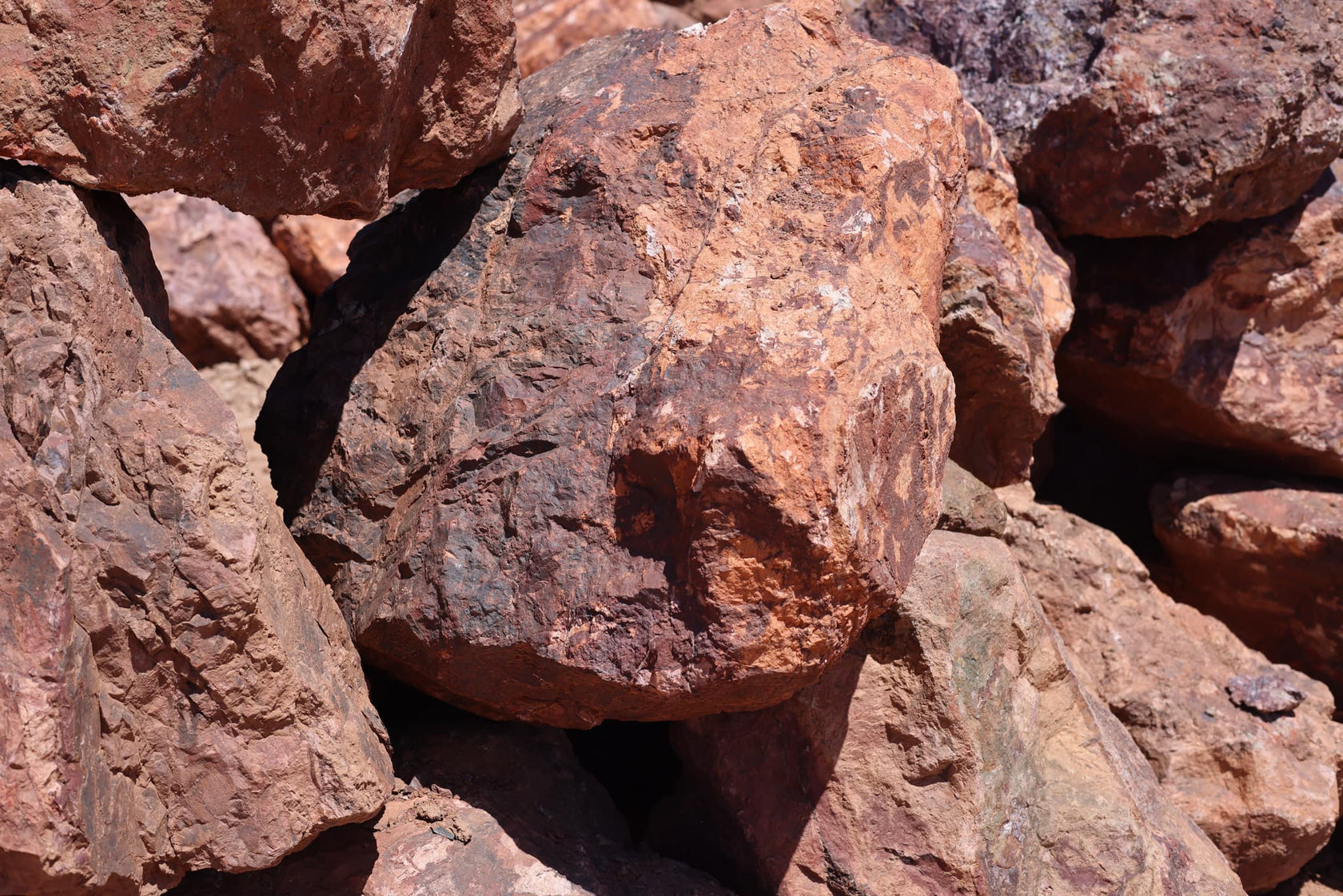 Jesse Red Boulder – West Valley Rock